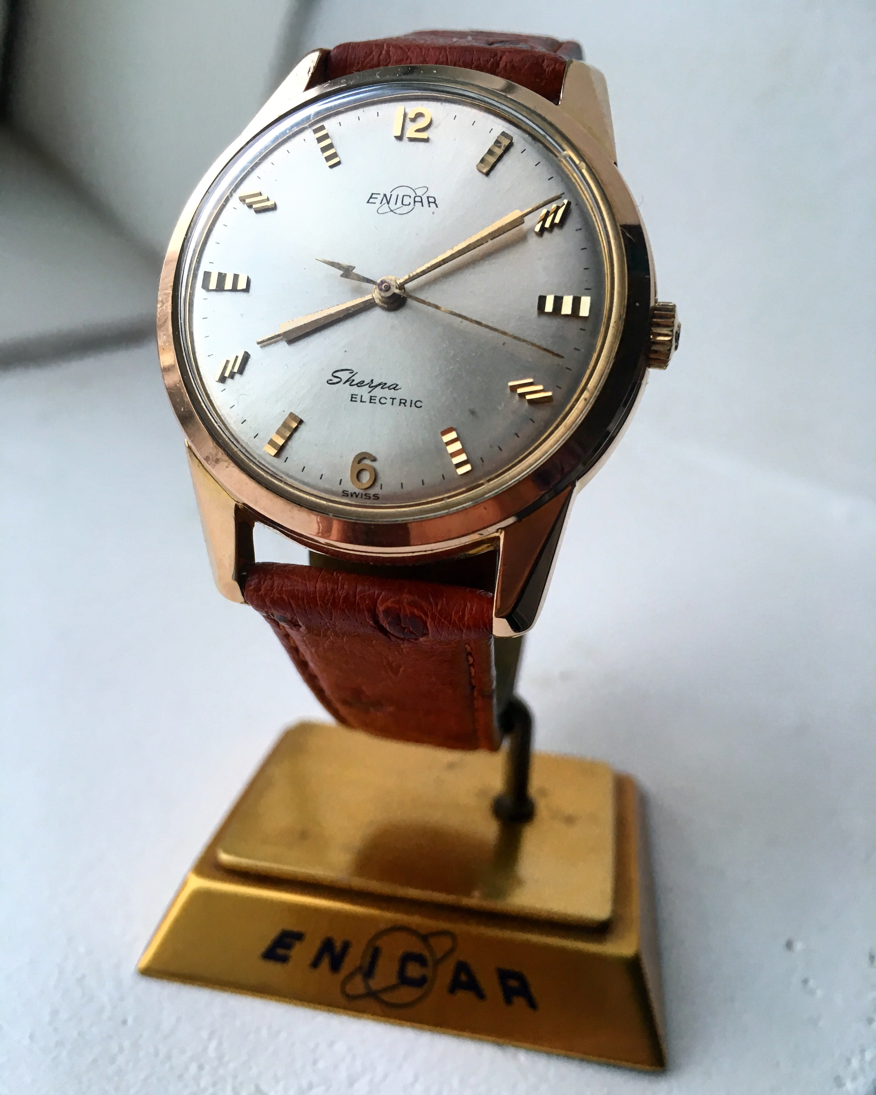 Signs of Saturn: the transition of the Enicar logo | Time for a Change